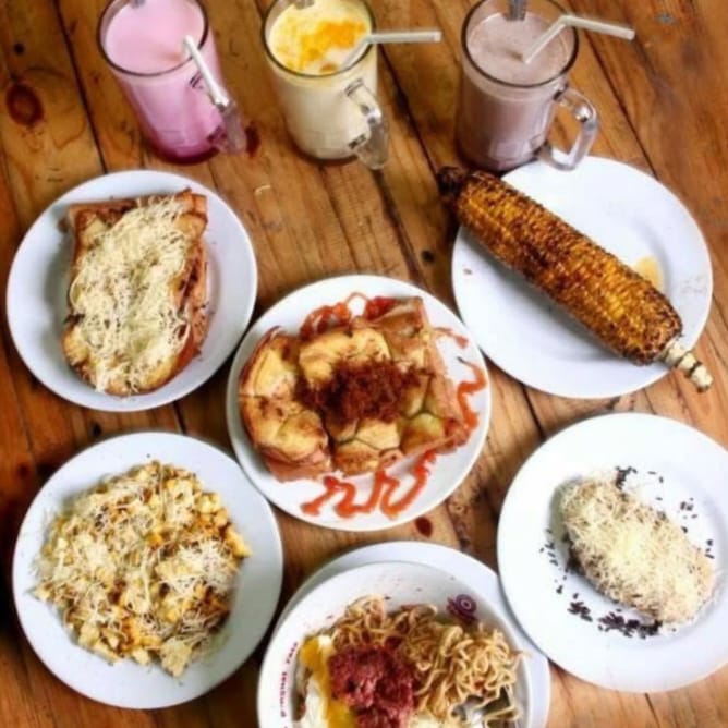 Roti Bakar Beverly Hills: Roti Bakar Premium & Susu Murni Segar di Jogja